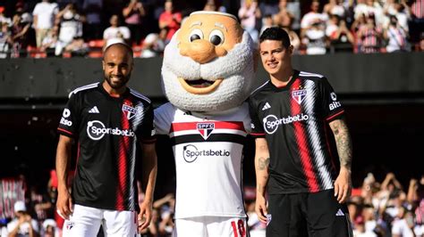 Dorival Júnior monta time misto para encarar o Flamengo no Maracanã