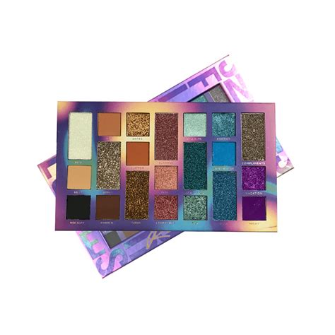 Paleta de Sombras Metálicas e Matte Ready For Ruby Rose Toro Hair