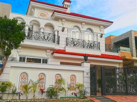 10 Marla Spanish House In DHA Lahore Phase 5 For Sale