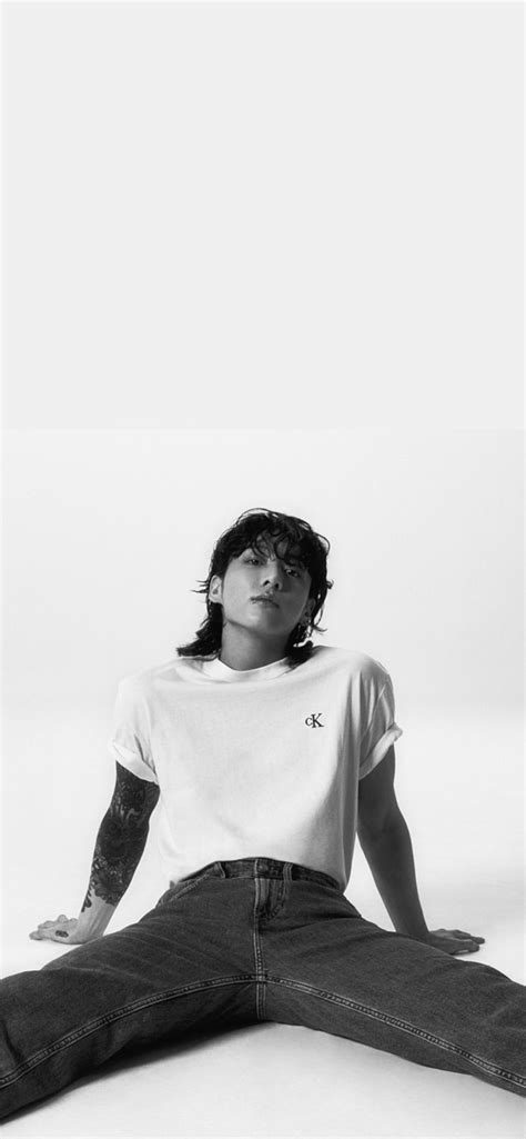 JUNGKOOK CALVIN KLEIN WALLPAPER LOCKSCREEN BLACK AND WHITE PHOTOSHOOT