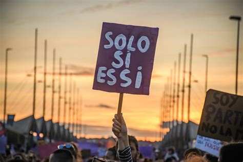 Podemos carga contra PSOE por pactar ley sólo sí es sí con PP