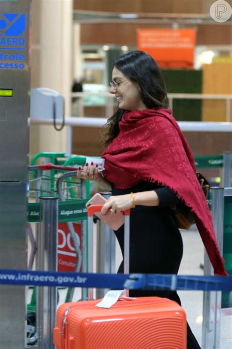 Foto Isis Valverde Exibiu Uma Barriguinha Ainda Discreta De Gravidez