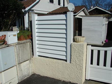 Clôture en PVC blanc Sogemen spécialiste de la menuiserie
