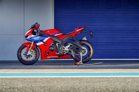 Honda S Cbr Rr R Fireblade Sp Gets Long List Of Updates
