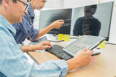 Programador Trabajando En Un Desarrollo De Software Y Tecnolog As De