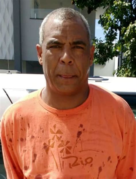 Homem que matou ex a facadas na frente da neta tem histórico de