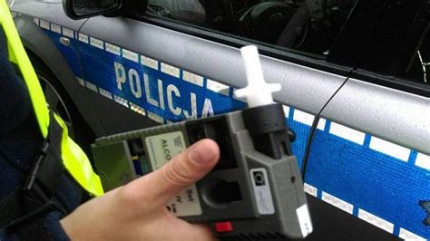 Pijany kierowca zatrzymany w Krasnem przez policjantkę po służbie