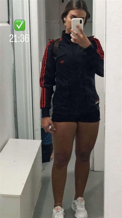 Pin de Tizia Decamps em Salvamentos rápidos Trajes esportivos Roupas