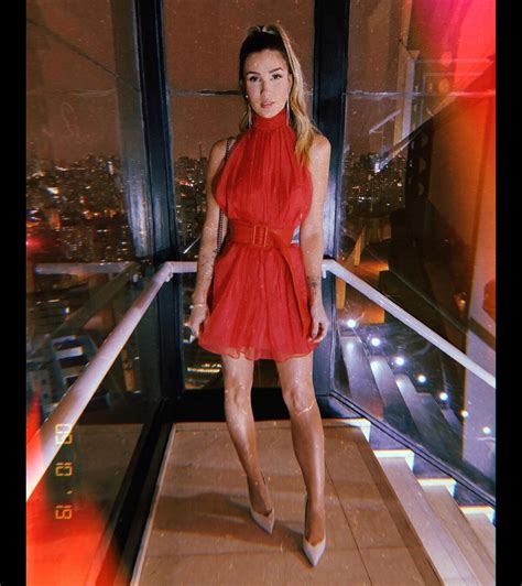 Foto Ex BBB Aline Gotschalg buscou transformação de vida após exames