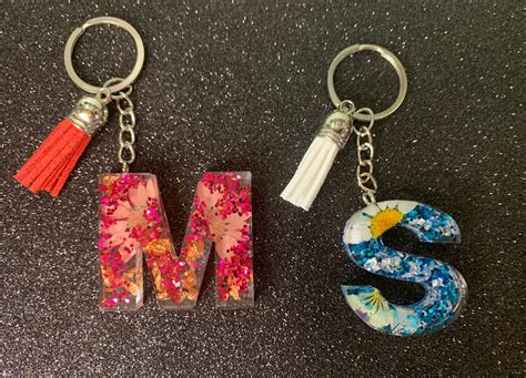 Llavero Inicial Alfabeto Resina Hecho A Mano A Pedido Etsy