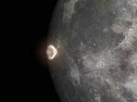 Captan En Video Un Meteorito Que Se Estrella Contra La Luna Y Deja Un