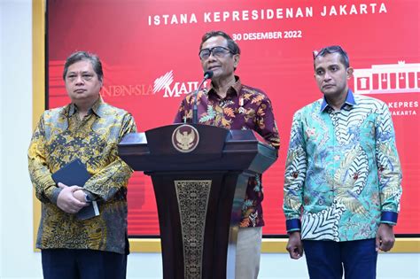 Mahfud Perppu Cipta Kerja Sesuai Perintah MK BRIEF