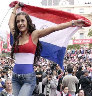 Larissa Riquelme cumple su promesa y se desnuda para el público blusidetv