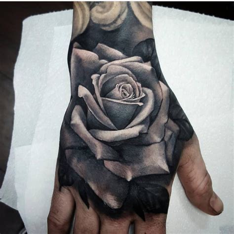 Top Tatuaje Rosa En La Mano Abzlocal Mx