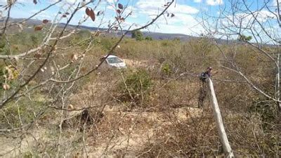 Mulher morre após ser arremessada para fora de carro durante capotagem