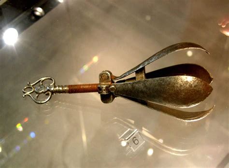 INSTRUMENTOS DE TORTURA DE LA SANTA INQUISICIÓN Mundo Secreto Amino