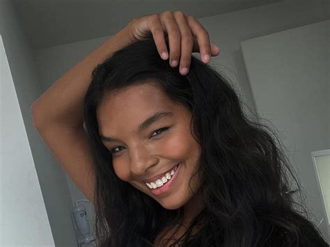 Atriz De Renascer Exagera No Decote Em Ensaio Sensual Na Web