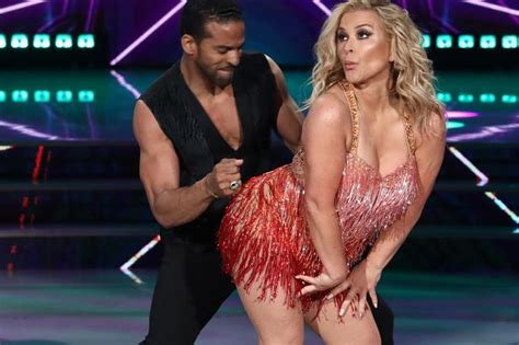 Singer Anastacia Suffers Epic Wardrobe Malfunction As She Appears On