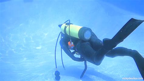 Kinky Scuba In Rubber By Vicky Devika Rubber Frogwoman With Single