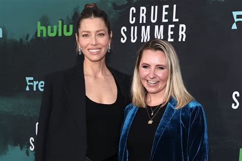 Jessica Biel And Beverley Mitchell Have Cute Th Heaven Reunion