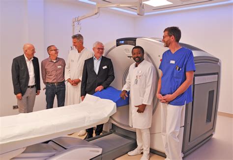 Neues Pet Ct Erm Glicht Extrem Pr Zise Diagnostik Und Therapie