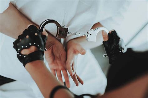 Mikä On Bdsm Ja Miten Sitä Harjoitetaan Askel Terveyteen