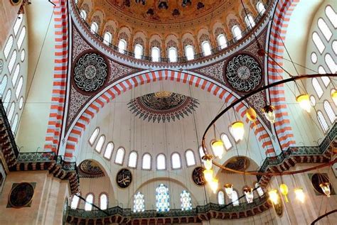 Yatsı namazı nasıl kılınır Kaç rekattır hangi sureler okunur Erkek