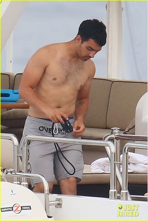 Joe Jonas Rocks A Serious Farmer S Tan On Cannes Yacht Photo 3918299