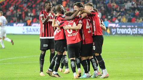 ÖZET Gaziantep ten kritik 3 puan Gaziantep FK Çaykur Rizespor maç
