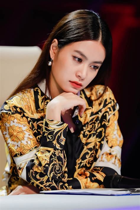 Hot Hoàng Thùy Linh lộ CLip nóng 16 phút với bạn trai
