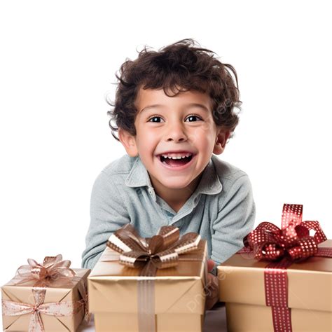 Un Niño Feliz Y Sonriente Jugando Con Cajas De Regalo De Navidad PNG