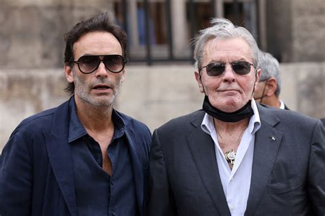 Affaire Delon Hiromi Rollin dénonce des faits de tentative d