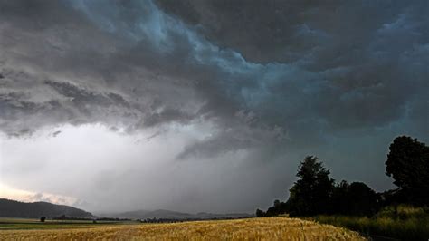 Unruhige Unwetter Nacht für Feuerwehr in Hattingen