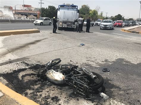 Motocicleta se incendia tras choque en Gómez Palacio El Siglo de Torreón