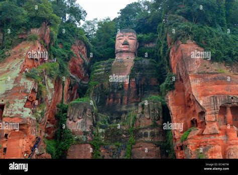 Estatua de Buda en piedra más grande del mundo el Buda Gigante de