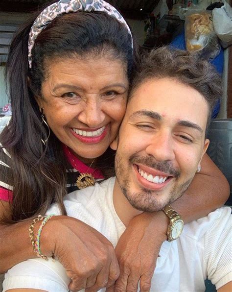 Carlinhos Maia Choca A Web Ao Mostrar Dentes Sem Lente De Contato