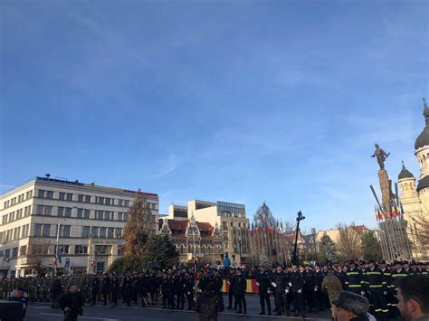 Decembrie La Cluj Napoca Ceremonie Defilare Cu Tehnic Militar I