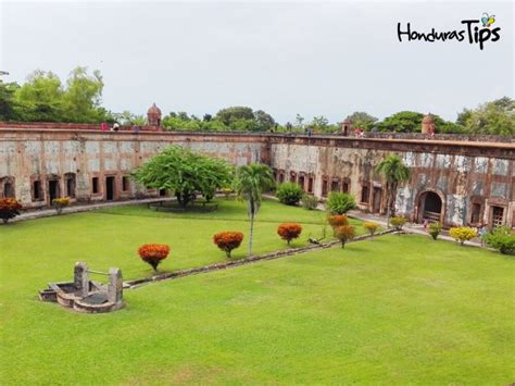 Recorriendo La Fortaleza De San Fernando De Omoa