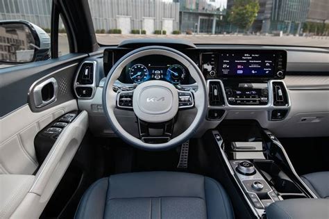 2023 Kia Sorento Plug In Hybrid Pictures 31 Photos Edmunds
