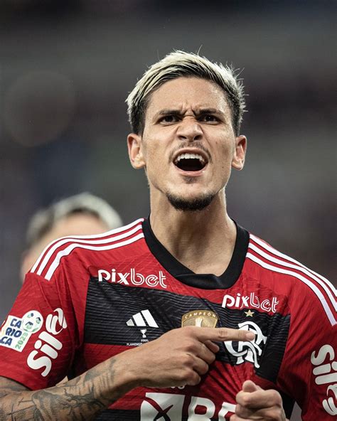 Pedro atacante do Flamengo posta vídeo inusitado da janela do hotel