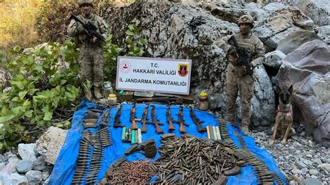 Hakkari de PKK lı teröristlere ait silah ve mühimmat ele geçirildi