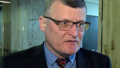 Bezpieczne Dr Grzesiowski Objawy poszczepienne dotykają nawet 50