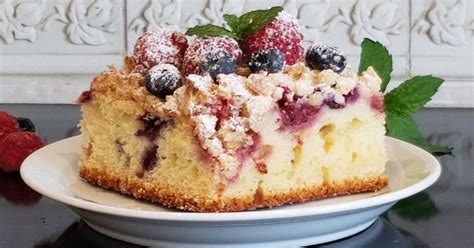 Ciasto jogurtowe z sezonowymi owocami i kruszonką wRodzinie pl