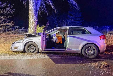 Alkoholisierter Audi Fahrer Kracht Gegen Baum