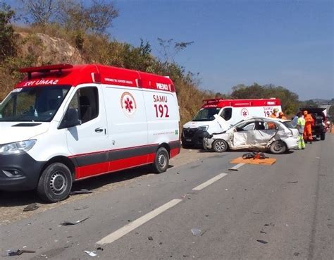 Três morrem e um fica ferido em acidente entre dois carros na MG 050