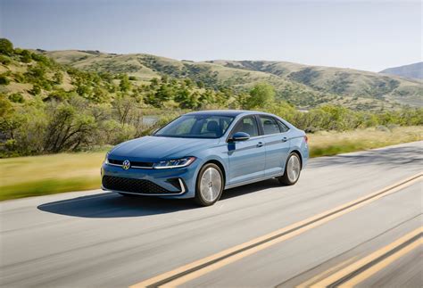 Volkswagen Jetta Refreshed Design Tech Upgrades And No Manual