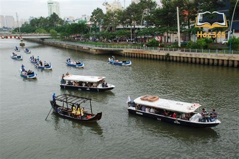 Phát biểu nào sau đây đúng về ngành vận tải đường sông nước ta