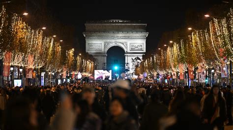Les images des illuminations de Noël des Champs Élysées
