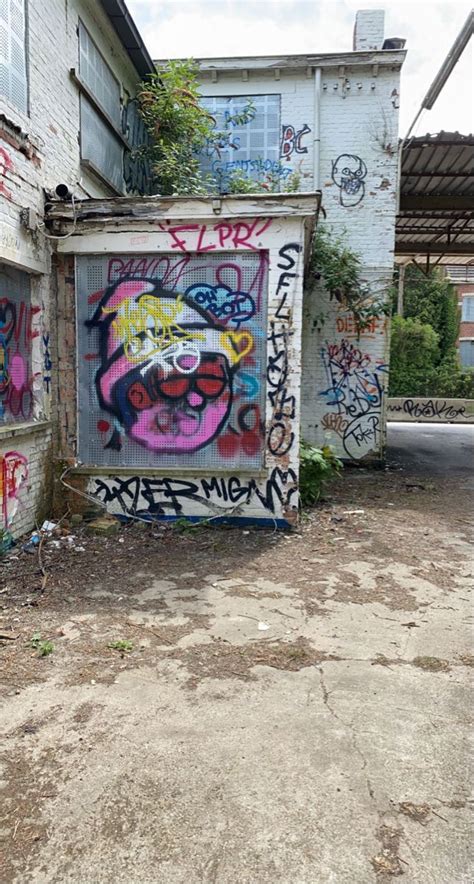 Pin Van Ciana