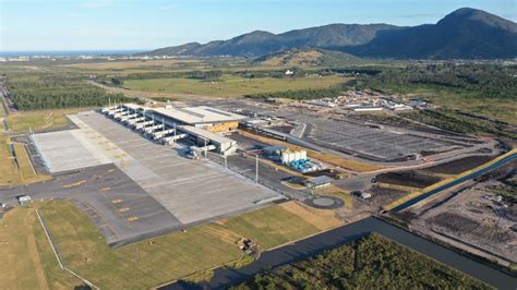 Aeroporto de Florianópolis é fechado após problemas avião